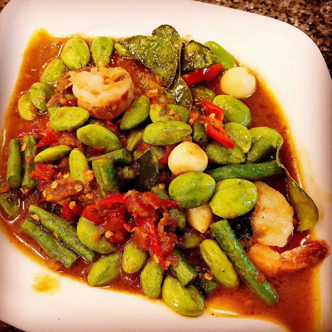 Stir-Fried Sato with Shrimps (臭豆炒虾仁） - รูปภาพร้าน บ้านไม้ชายน้ำ ใน อ. ...